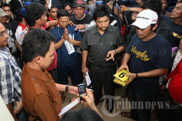 Rekonstruksi Penembakan KARUMKIT, Foto 4 #511821 - TribunNews.com