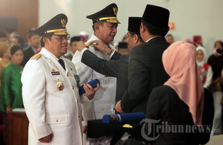 Penyematan Pangkat Jabatan Gubernur, Foto 9 #633471 - TribunNews.com
