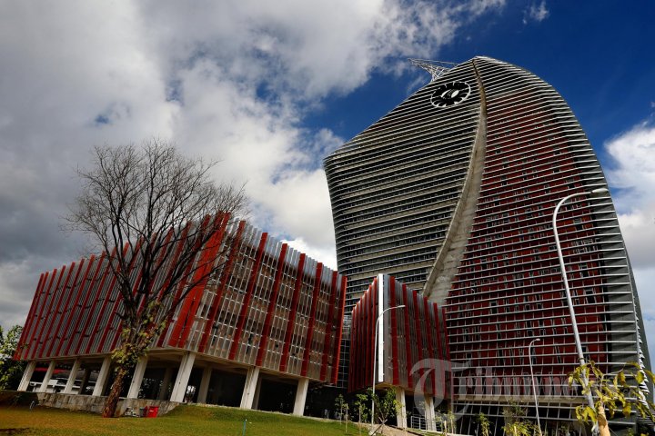 Menara Phinisi UNM, Foto 2 #638852 - TribunNews.com