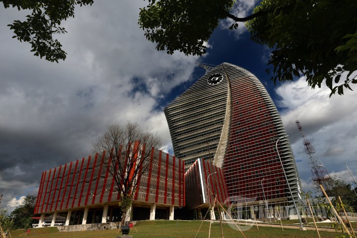 Menara Phinisi UNM, Foto 1 #638842 - TribunNews.com