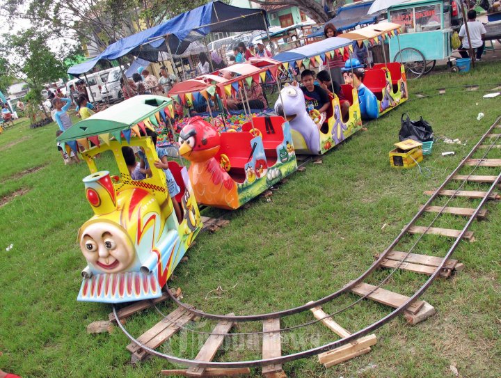 Bermain Kereta Mini, Foto 2 #645102 - TribunNews.com