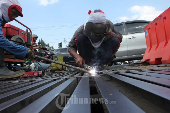 Pengelasan Besi Drainase, Foto 3 #654342 - TribunNews.com