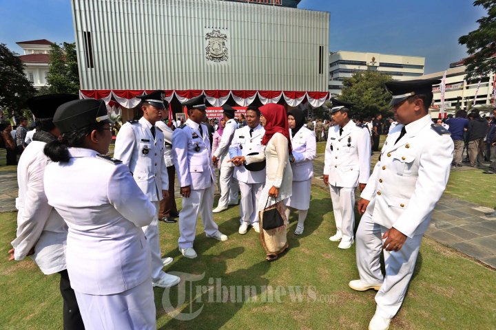 Camat dan Lurah Se DKI Dilantik Jokowi, Foto 4 #657711 - TribunNews.com