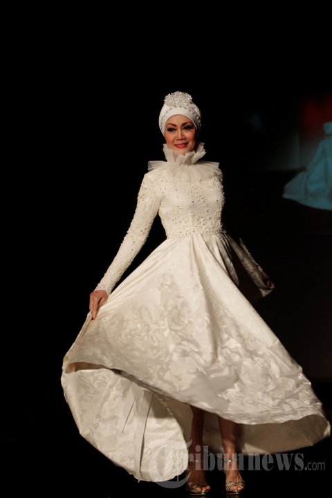 Fashion Show Karya Adjie Notonegoro, Foto 1 #659231 - TribunNews.com
