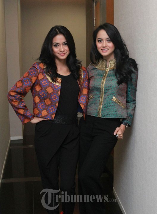 Ririn Ekawati dan Rini Yulianti, Foto 2 #671541 - TribunNews.com