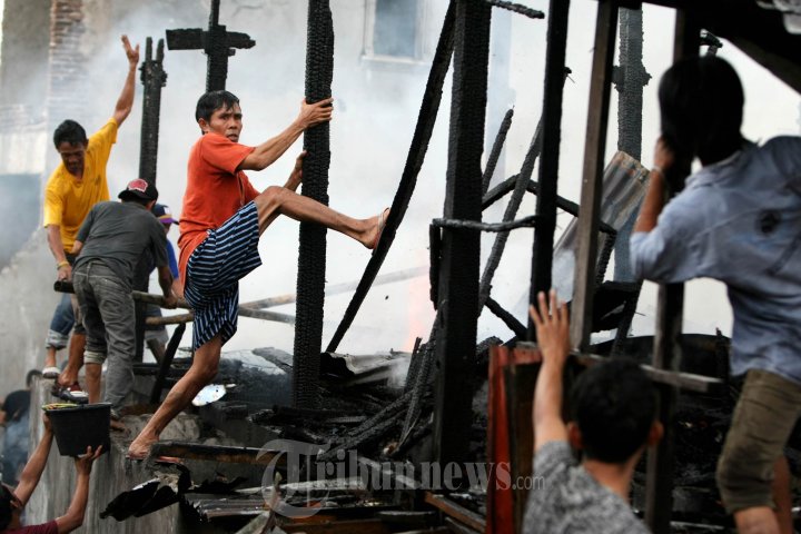 Kebakaran Akibat Ledakan Tabung Gas, Foto 1 #692402 - TribunNews.com
