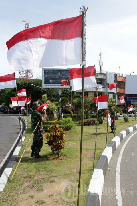 Kibarkan Bendera Merah Putih, Foto 5 #734151 - TribunNews.com