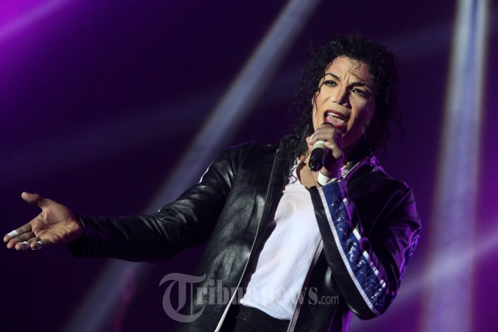 Kenny Wizz Duplikat Michael Jackson Konser di Makassar, Foto 1 #766381 ...