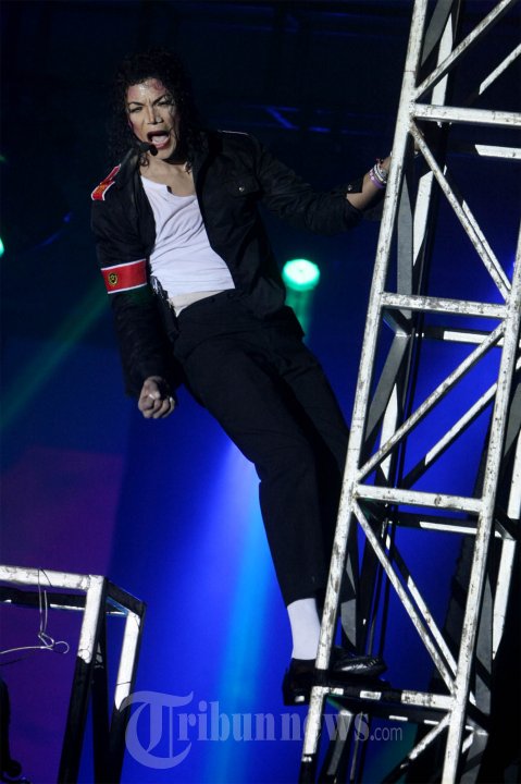 Kenny Wizz Duplikat Michael Jackson Konser di Makassar, Foto 11 #766481 ...