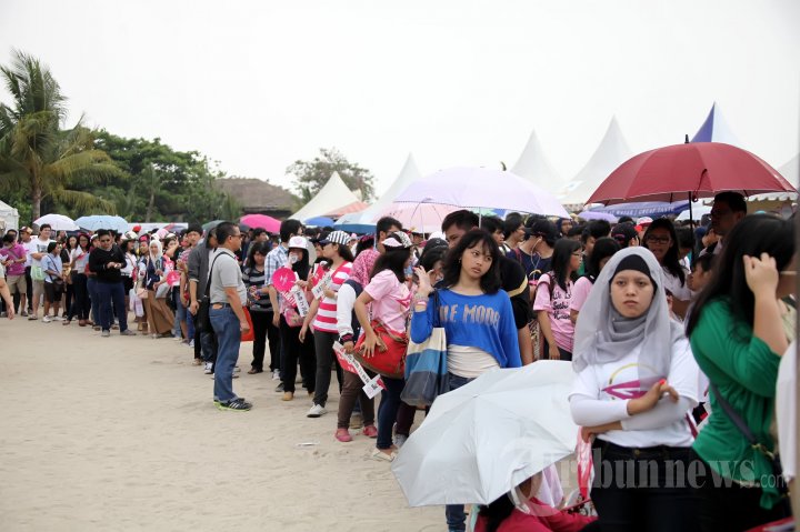 Penonton Konser SNSD di MEIS Ancol Jakarta, Foto 1 #786922 - TribunNews.com