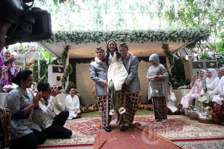 Prosesi Adat Pernikahan Azima Rajasa, Foto 19 #845371 - TribunNews.com