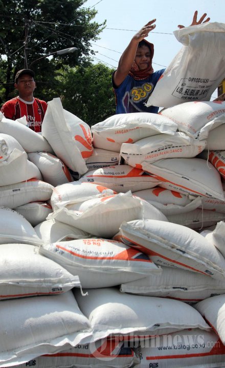 Pasokan Beras Raskin, Foto 1 #853311 - TribunNews.com