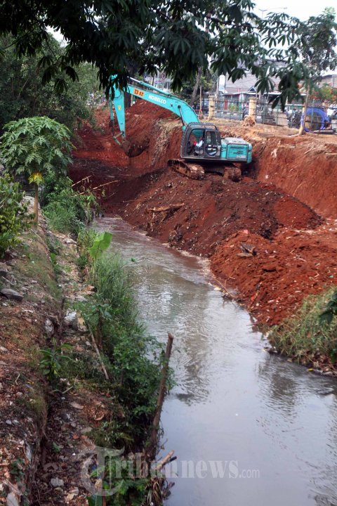 Normalisasi Kali Baru Pasar Rebo Jakarta, Foto 1 #855242 - TribunNews.com