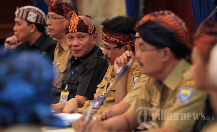 PNS Pemkot Bandung Pakai Iket, Foto 4 #877272 - TribunNews.com