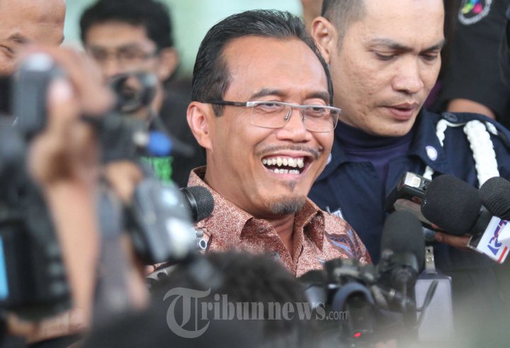 Menteri Pertanian Suswono di Periksa KPK, Foto 5 #895161 - TribunNews.com