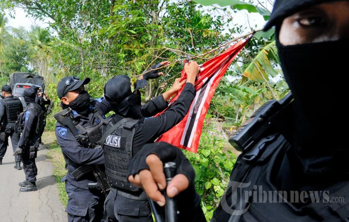 Copot Bendera GAM, Foto 3 #914892 - TribunNews.com