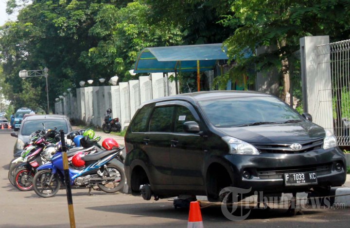 Akibat Parkir Sembarangan, Foto 1 #940361 - TribunNews.com