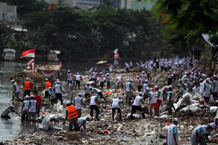 Aksi Ciliwung Bersih, Foto 1 #955152 - TribunNews.com