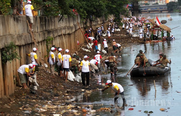 Aksi Ciliwung Bersih, Foto 5 #955192 - TribunNews.com