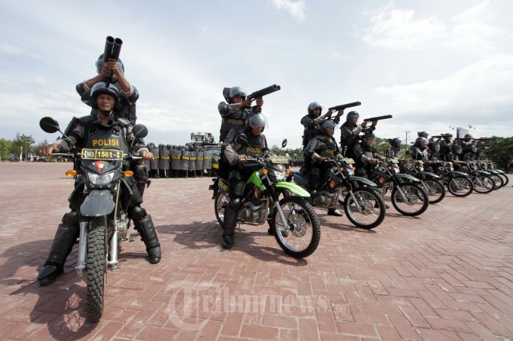 Dalmas Polda dan PHH Brimob Aceh Latihan Pengamanan Pemilu 2014, Foto 2 ...