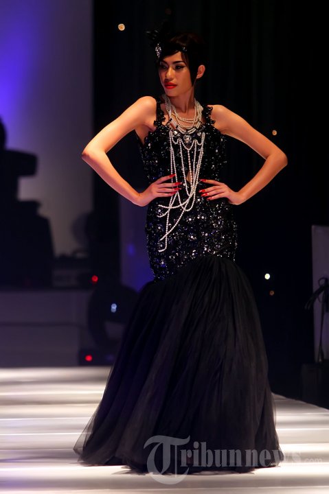 Fashion Show Karya Adjie Notonegoro, Foto 10 #1009101 - TribunNews.com