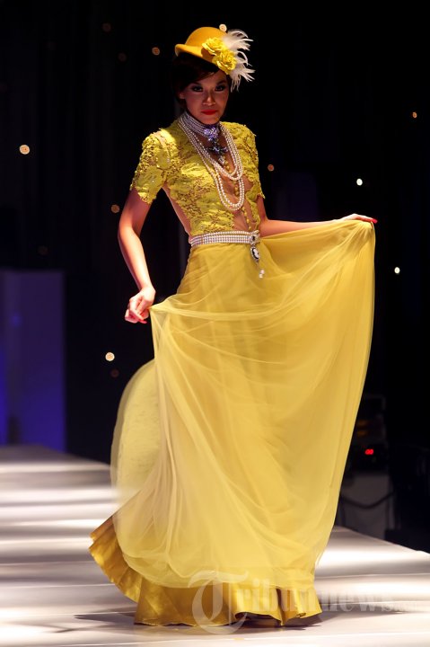 Fashion Show Karya Adjie Notonegoro, Foto 12 #1009121 - TribunNews.com