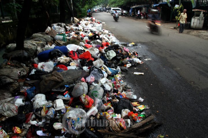 Sampah Menumpuk di Jalan Taman Sari, Foto 6 #1012541 - TribunNews.com