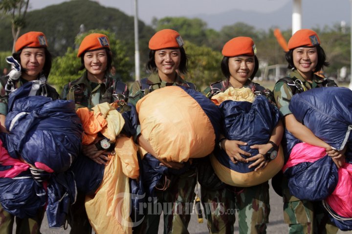 WARA Paskhas TNI AU Latihan Terjun Payung Free Fall, Foto 3 #1016461 ...