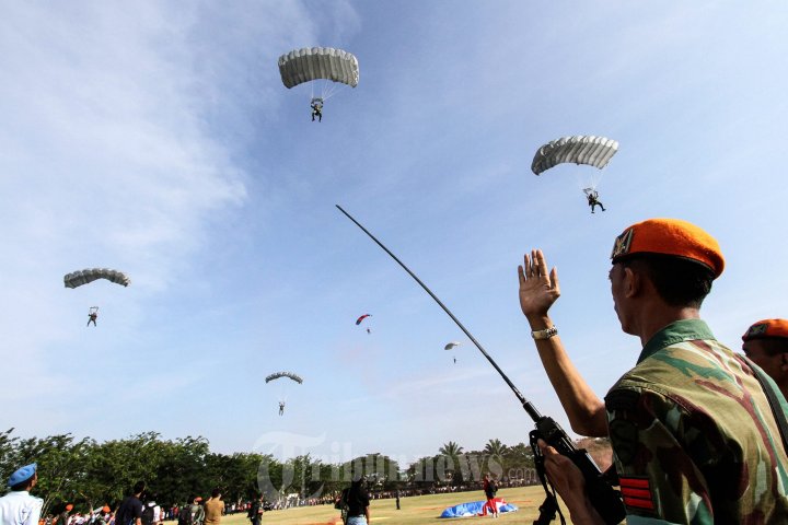 Paskhas TNI AU Latihan Terjun Payung Free Fall, Foto 4 #1016471 ...