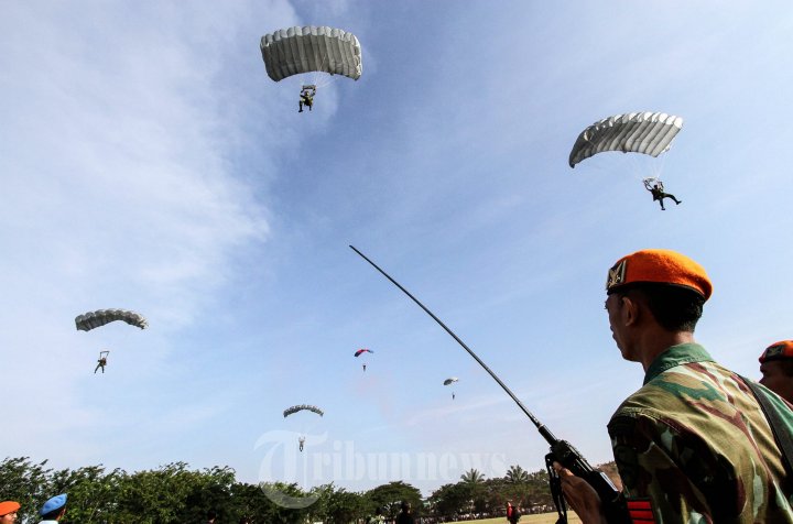 Paskhas TNI AU Latihan Terjun Payung Free Fall, Foto 5 #1016481 ...