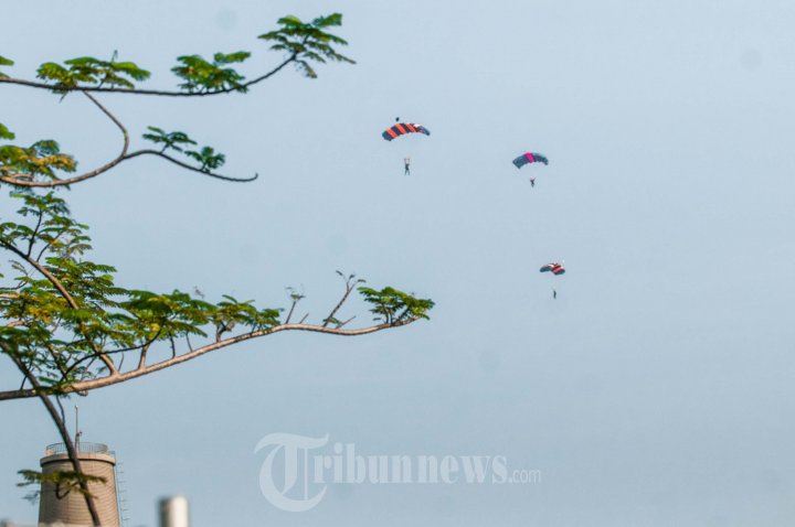 Paskhas TNI AU Latihan Terjun Payung Free Fall, Foto 9 #1016611 ...