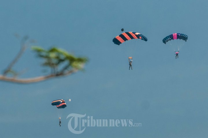 Paskhas TNI AU Latihan Terjun Payung Free Fall, Foto 10 #1016621 ...