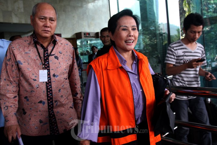 Maria Elizabeth Liman Tandatangani P21, Foto 1 #1020451 - TribunNews.com