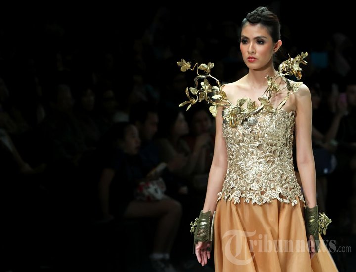 Fashion Show Karya Ivan Gunawan, Foto 3 #1034712 - TribunNews.com