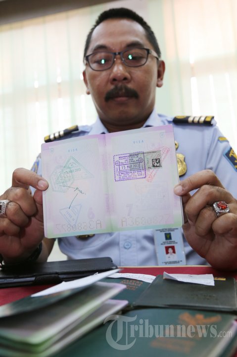 Cap Palsu Paspor, Foto 1 #1048341 - TribunNews.com