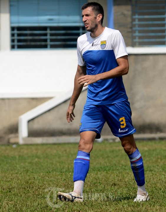 Vladimir Vujovic Lakukan Pemanasan, Foto 19 #1056541 - TribunNews.com