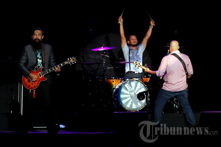 Band Netral Buka Konser Alter Bridge, Foto 11 #1057752 - TribunNews.com