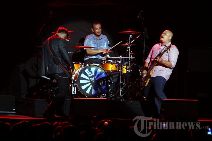 Band Netral Buka Konser Alter Bridge, Foto 12 #1057762 - TribunNews.com