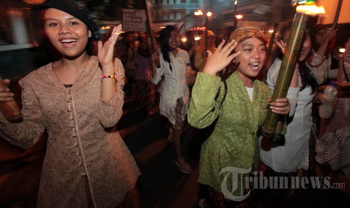 Pawai Obor Peringati Bandung Lautan Api, Foto 1 #1083152 - TribunNews.com