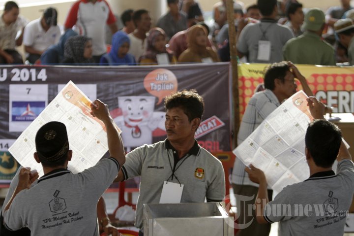 Penghitungan Surat Suara di Banda Aceh, Foto 3 #1112141 - TribunNews.com