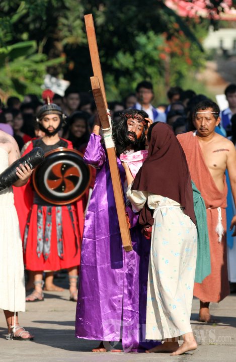 Prosesi Jalan Salib di Gereja St Matius Penginjil Bintaro, Foto 7 ...