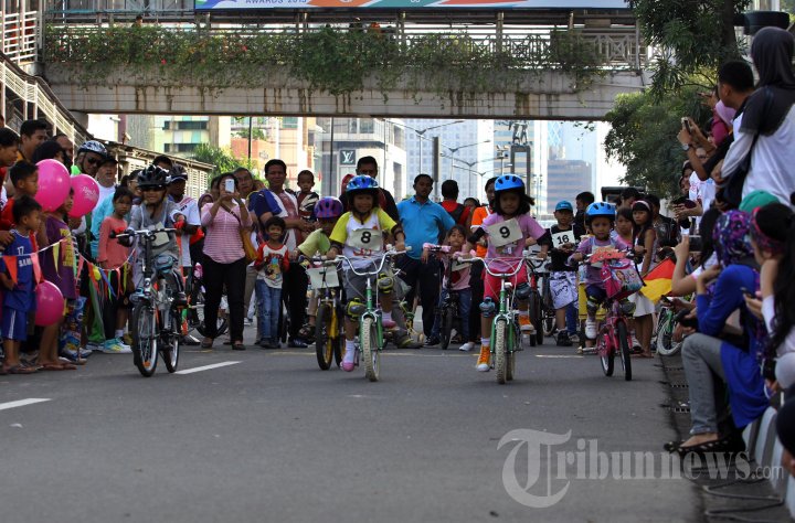Lomba Balap Sepeda Anak di Jalan Thamrin, Foto 2 #1136682 - TribunNews.com