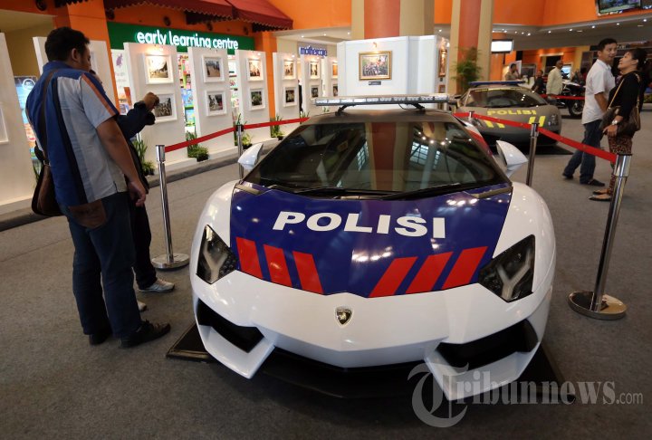 Mobil Patroli Polisi Lamborghini, Foto 3 #1219141 - TribunNews.com