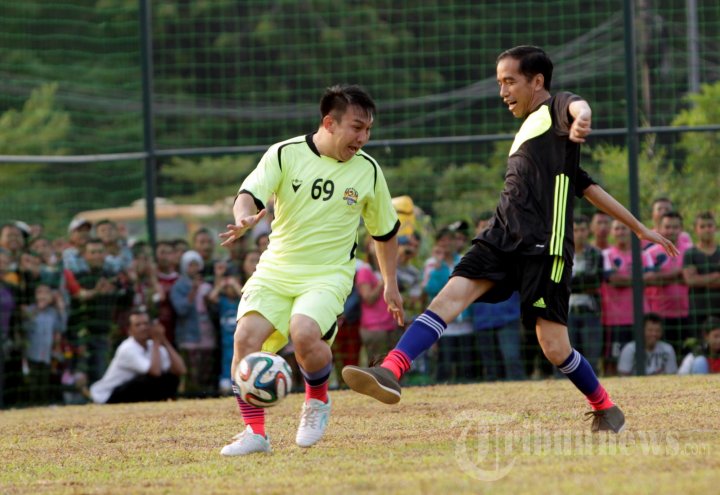Jokowi Bermain Bola di Pesta Rakyat Waduk Pluit, Foto 5 #1282062 ...