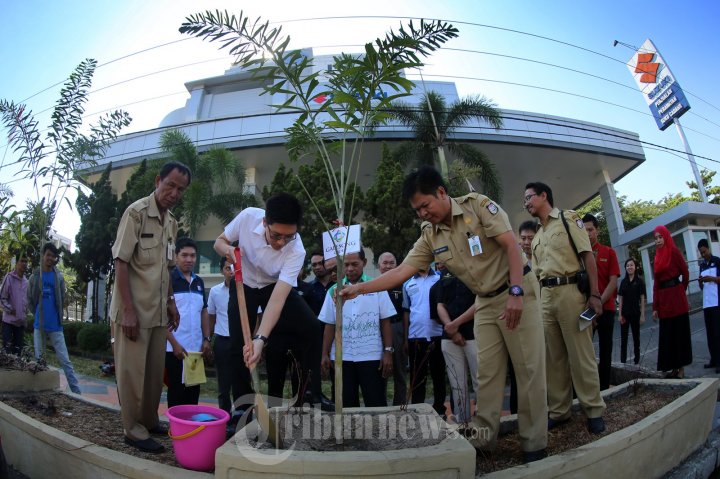 Felix Tandiawan dan Budi Susilo Tanam Pohon, Foto 1 #1326912 ...
