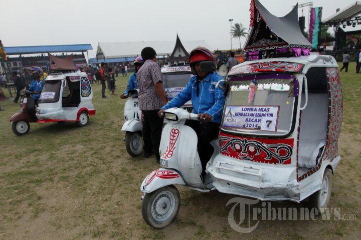 Lomba Becak Motor Hias Balige, Foto 4 #1330111 - TribunNews.com