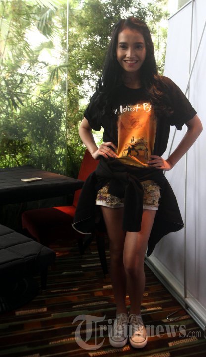 Adila Fitri My Idiot Brother, Foto 3 #1347172 - TribunNews.com