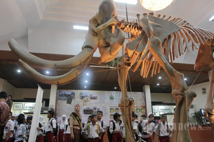 Siswa SD Kunjungi Pameran di Museum Ronggowarsito, Foto 6 #1392322 ...