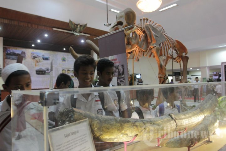 Siswa SD Kunjungi Pameran di Museum Ronggowarsito, Foto 7 #1392332 ...