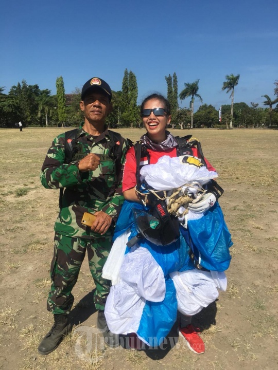 31 Penerjun Payung Semarakkan Deklarasi World Tourism Park Bali, Foto ...